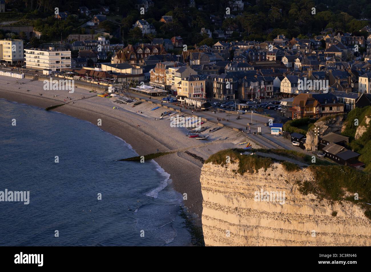 Beach, beach promenade, Etretat, sea, steep coast, cliffs, chalk cliffs ...