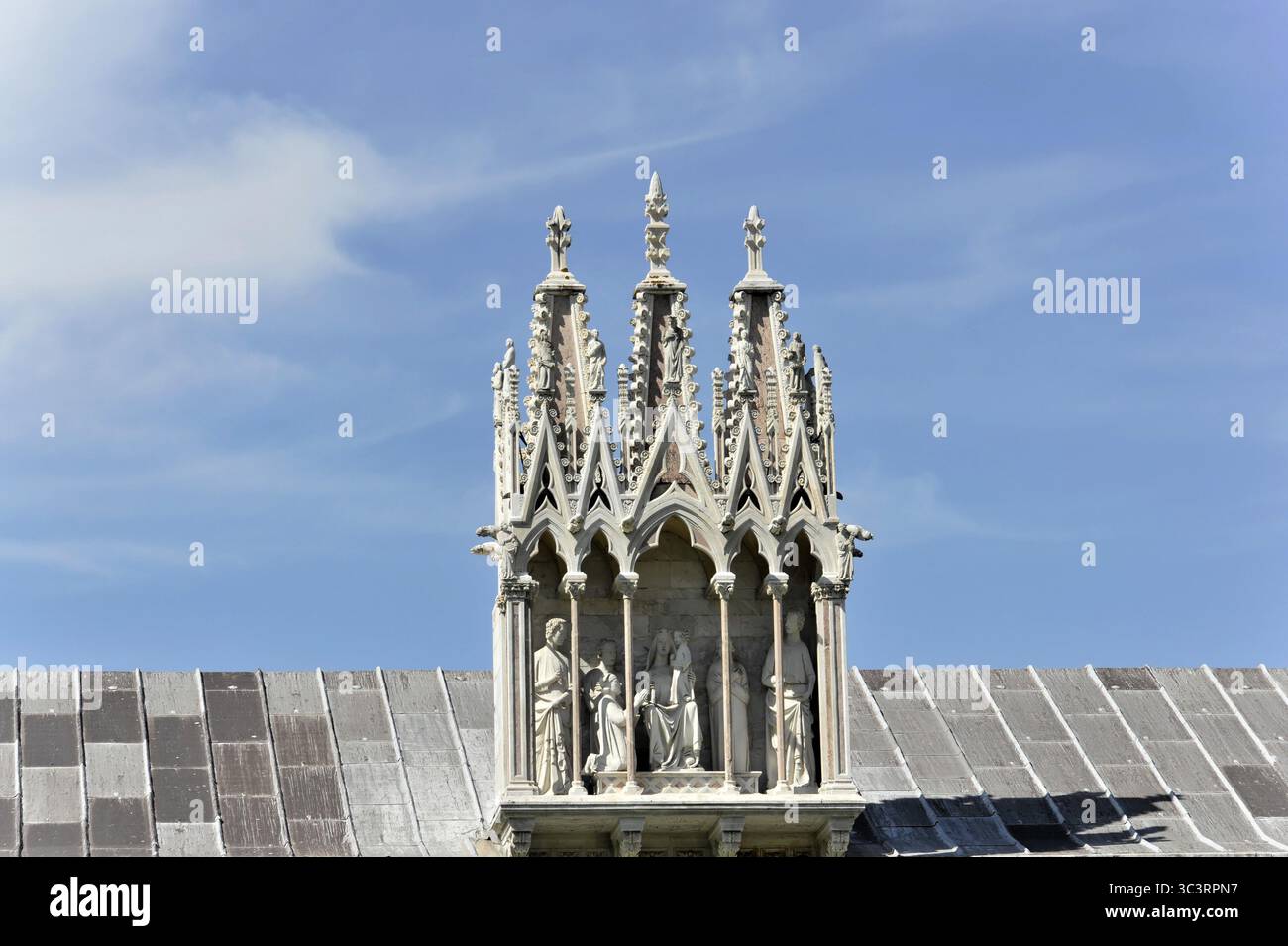 Sculpture detail roof hi-res stock photography and images - Alamy