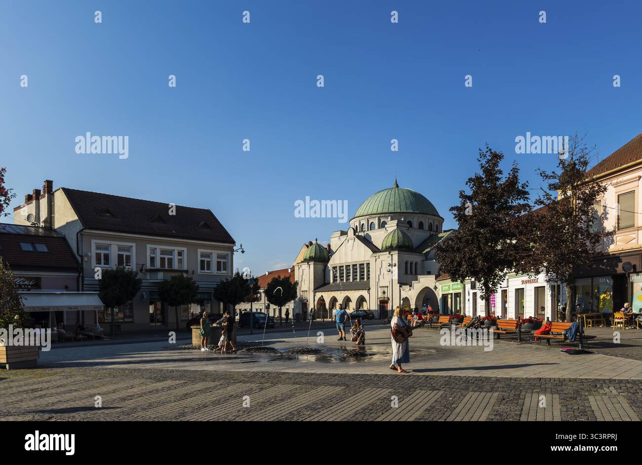 Market square in front of the Neolog Synagogue by Berlin architect Richard Scheibner in the ...