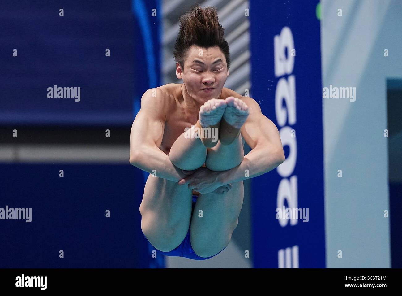Zheng Jiuyuan of China competes in the men's 1m springboard diving ...