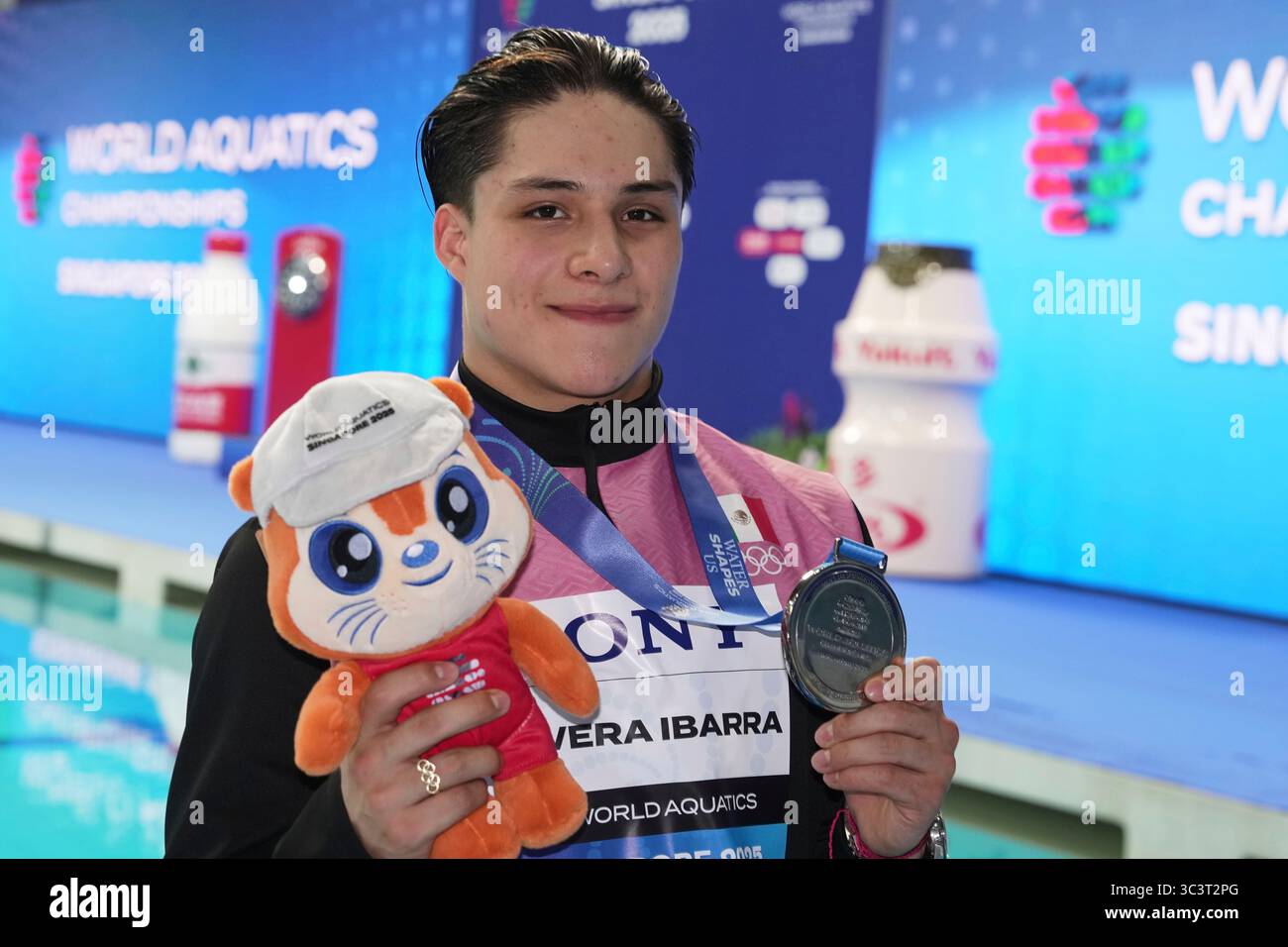 Silver medalist Osmar Olvera Ibarra of Mexico poses with his medal ...