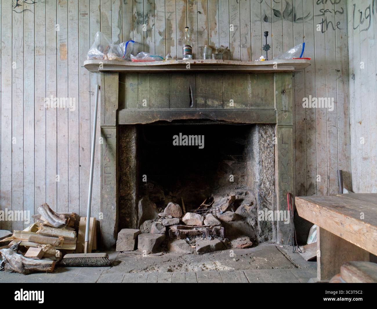 Inside a bothy hi-res stock photography and images - Alamy