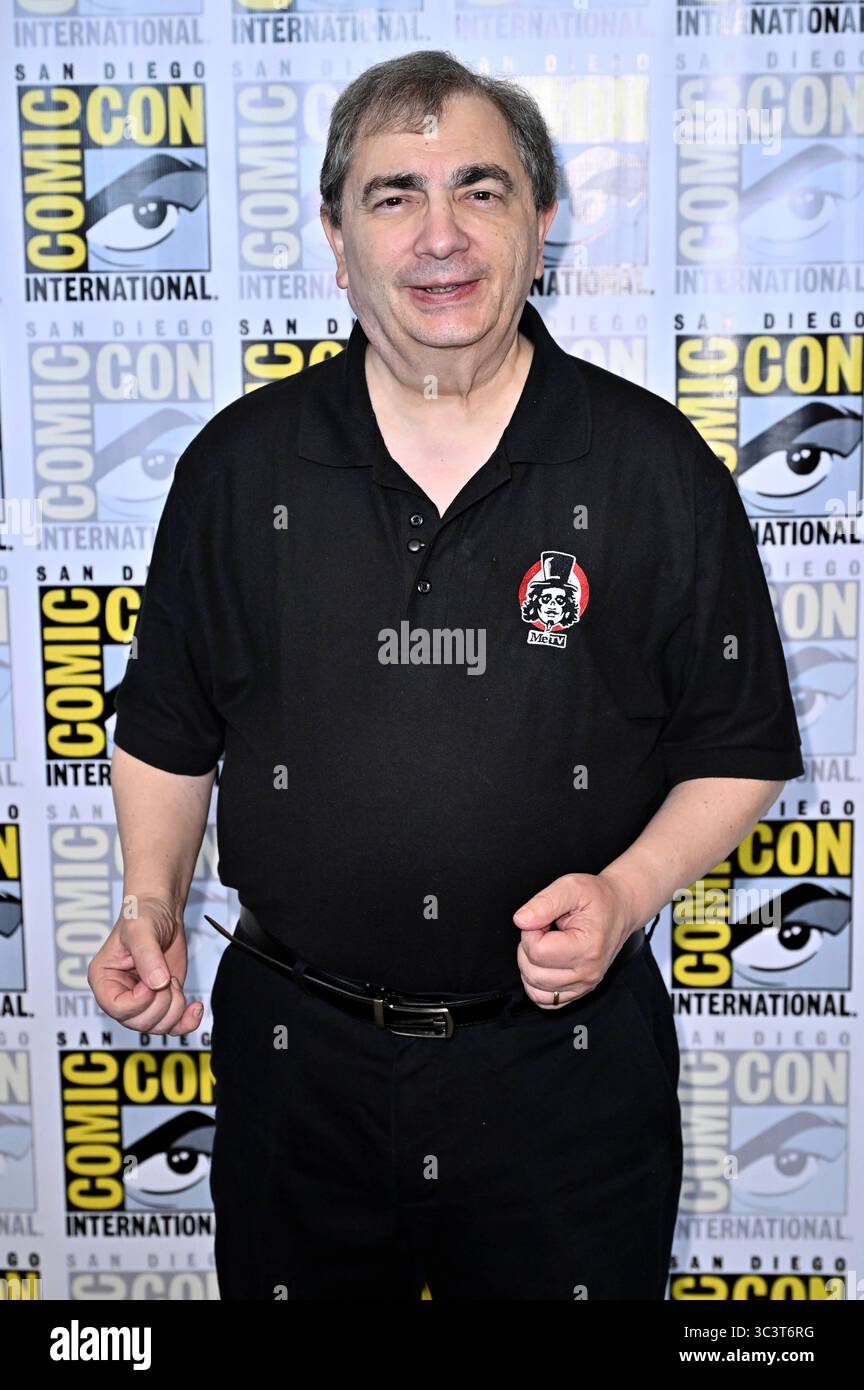 Rich Koz beim Photocall zu MeTVs Svengoolie & the Sven Squad Make Their ...