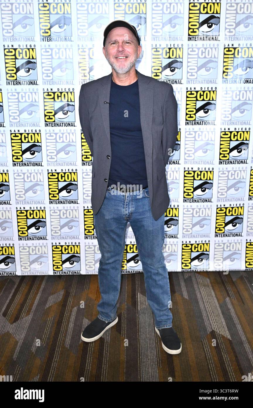 Bill Leff beim Photocall zu MeTVs Svengoolie & the Sven Squad Make ...