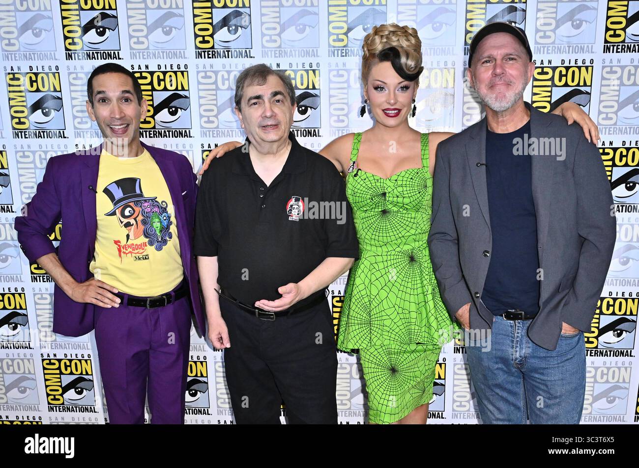 Scott Gryder, Rich Koz, Sarah Palmer und Bill Leff beim Photocall zu MeTVs Svengoolie & the Sven ...