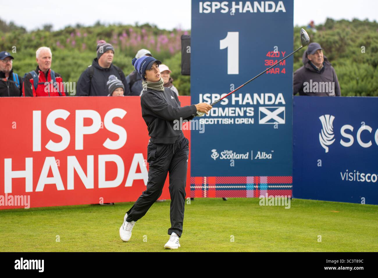 Dundonald, Scotland. 27th July 2025. Julia Lopez Ramirez drives off the ...