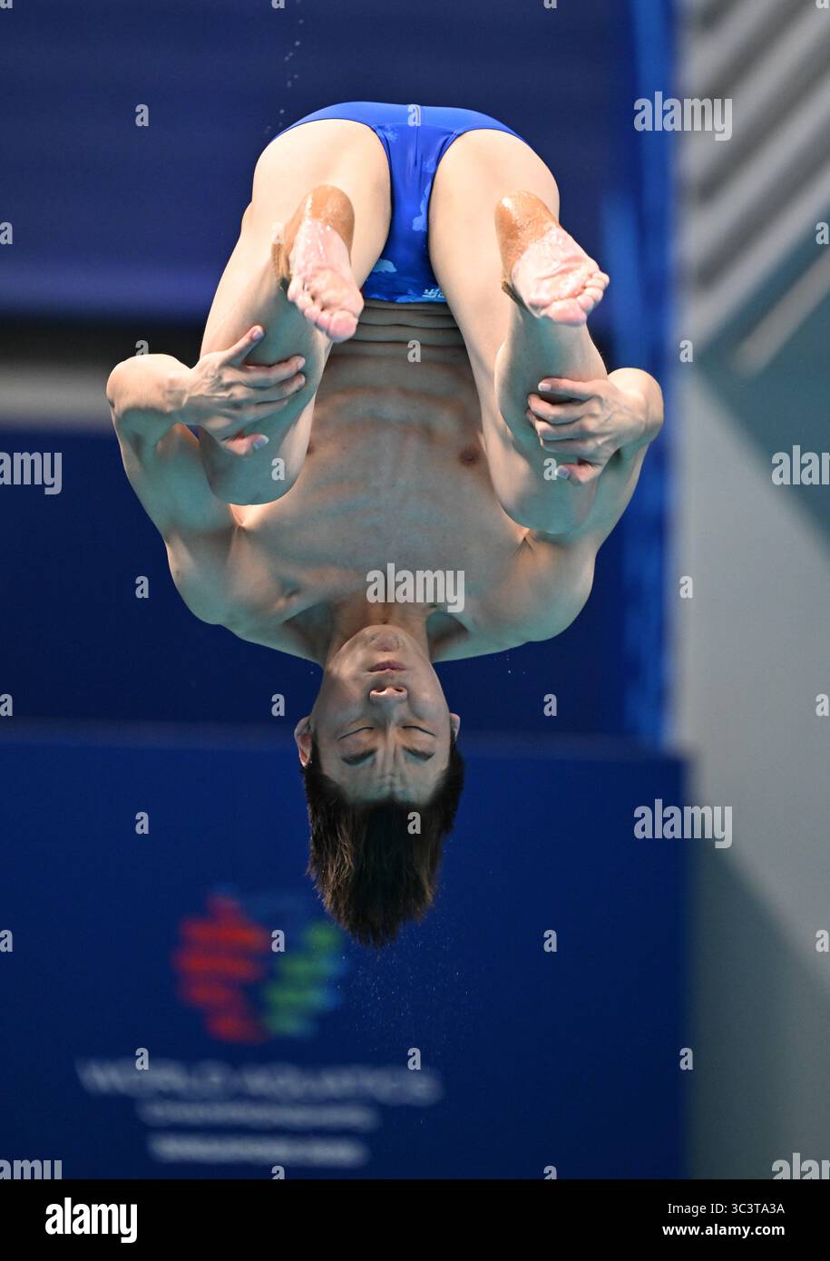 Singapore. 27th July, 2025. Zheng Jiuyuan of China competes during the ...