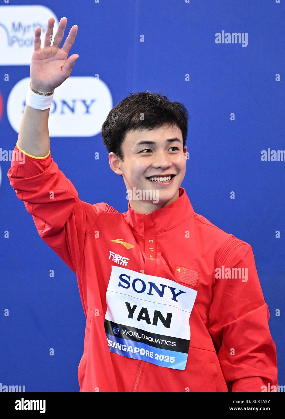 Singapore. 27th July, 2025. Bronze medalist Yan Siyu of China reacts ...