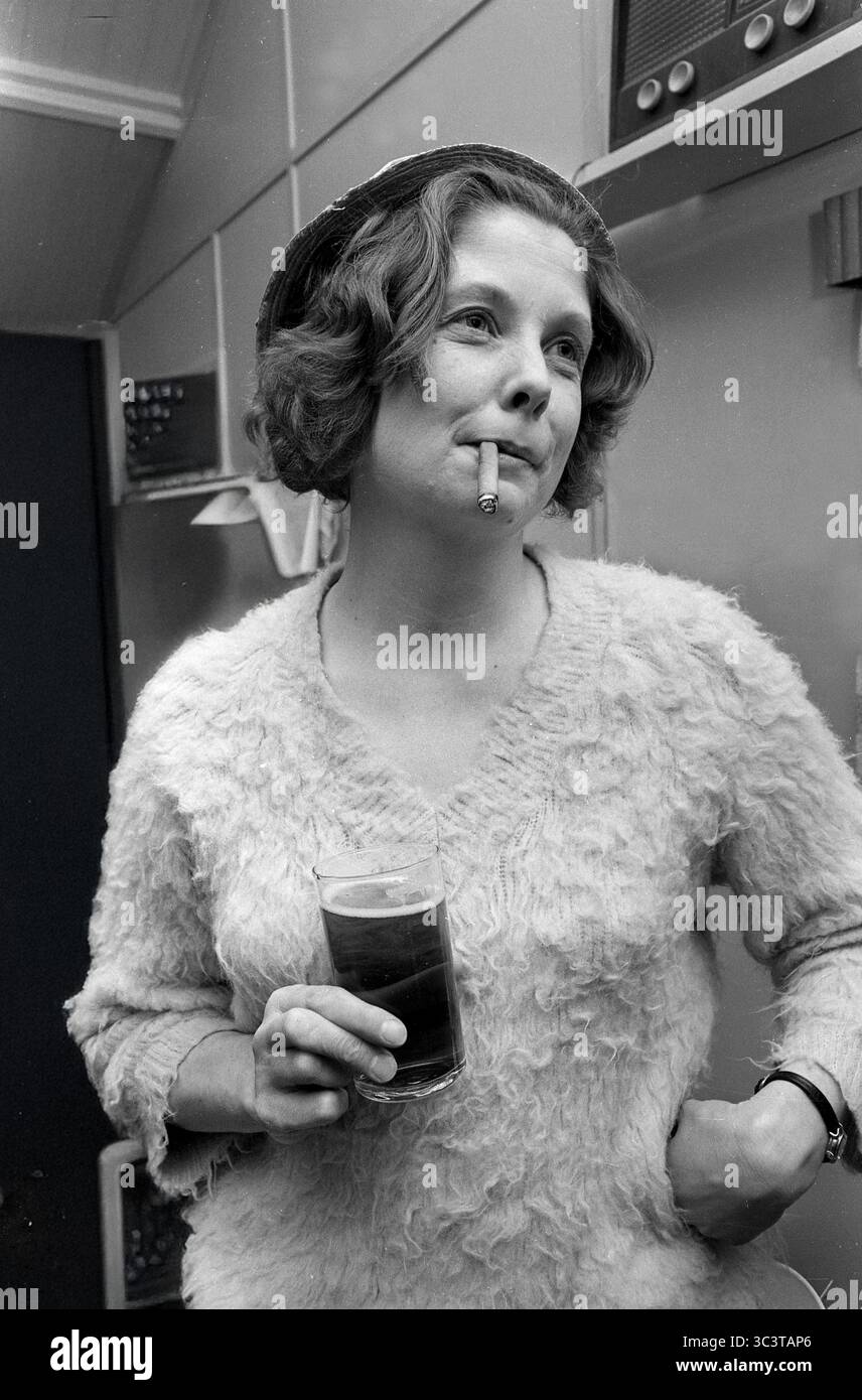 Dangling cigarette hi-res stock photography and images - Alamy