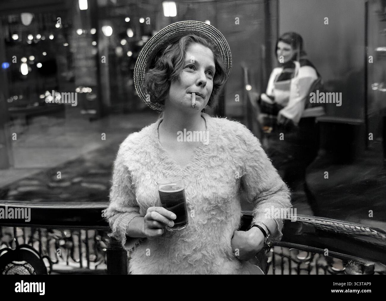 1970s woman smoking hi-res stock photography and images - Alamy