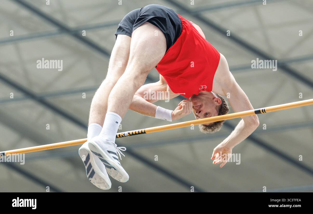 27 July 2025, Berlin: Athletics: Meeting, ISTAF, decision, pole vault ...