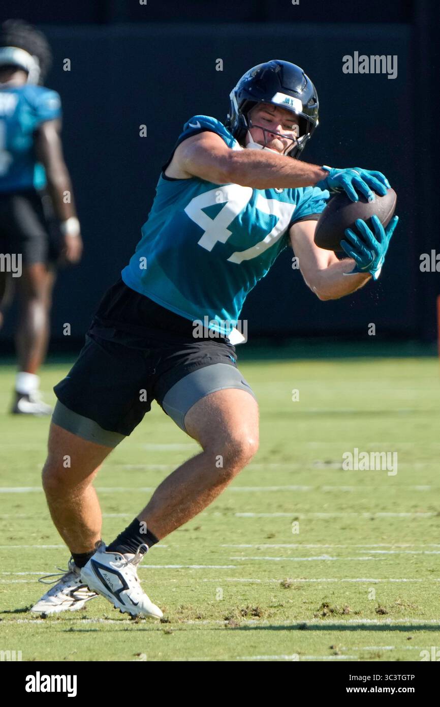 Jacksonville Jaguars tight end Patrick Herbert (47) makes a reception ...