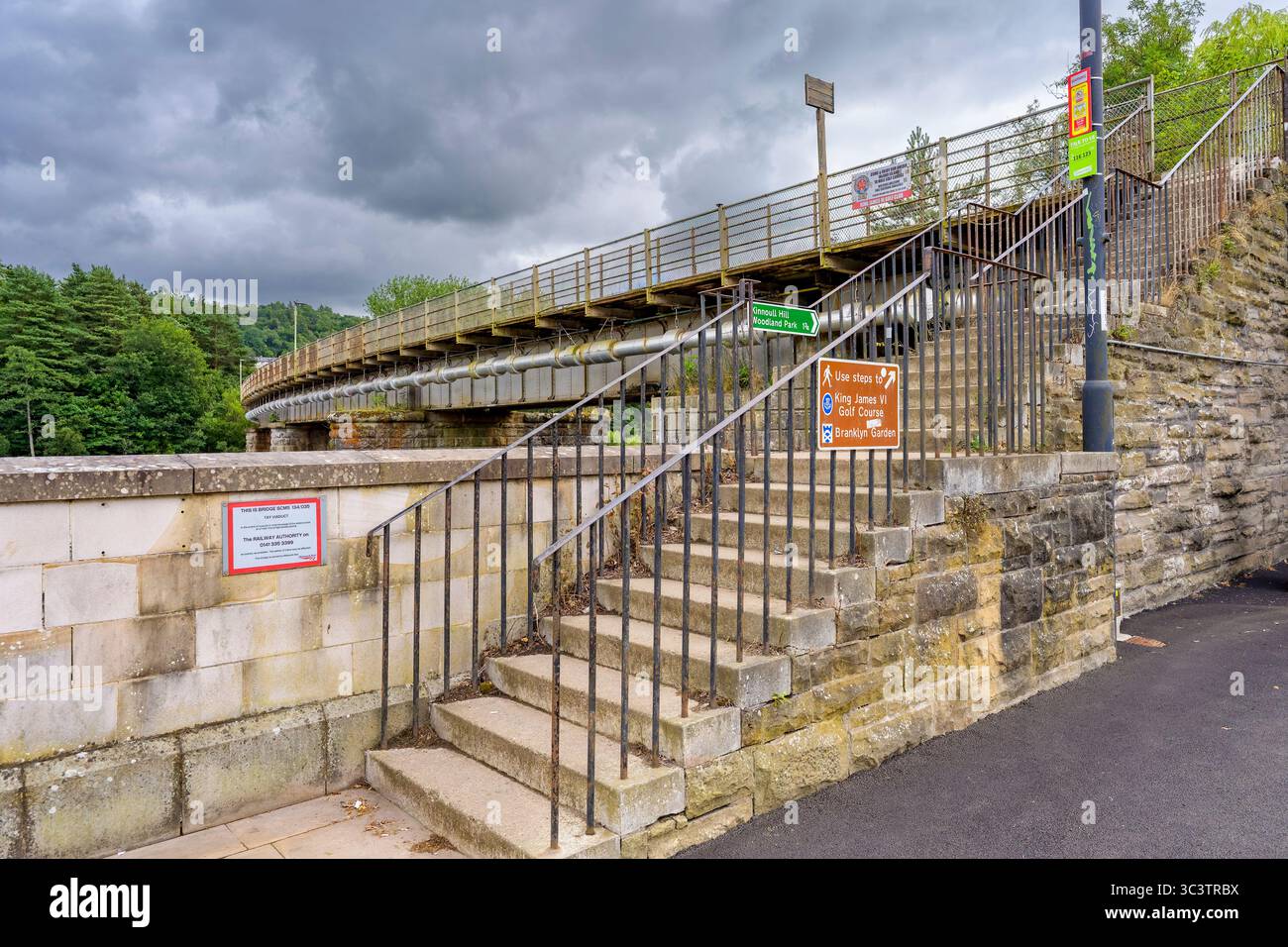 Steps leading pedestrian footpath hi-res stock photography and images ...