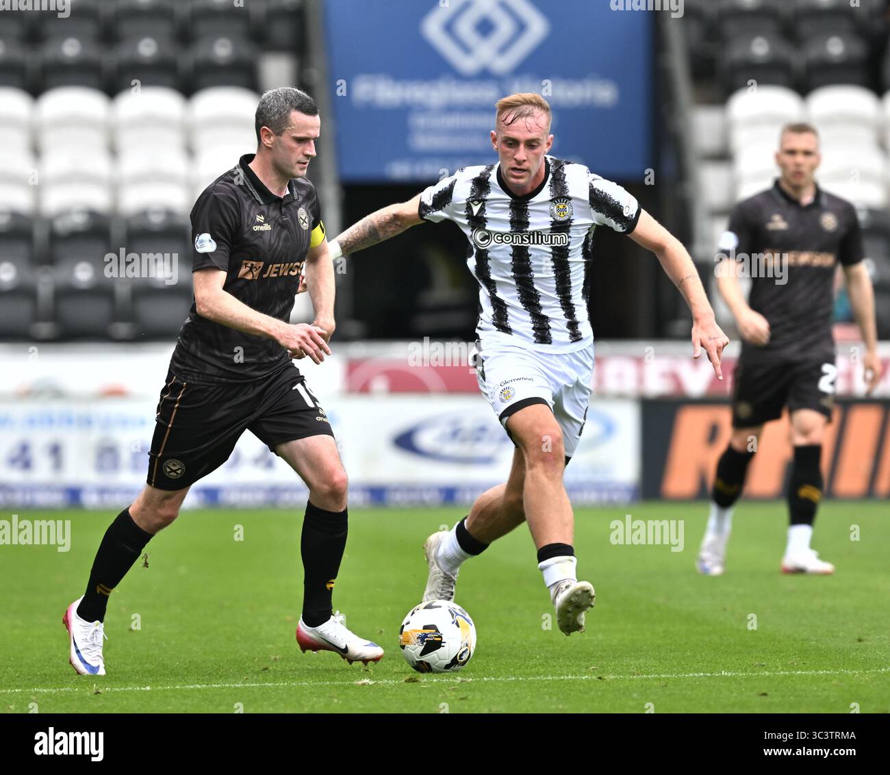 PAISLEY, SCOTLAND - July 27: Ayr United's Jamie Murphy (L) and St ...