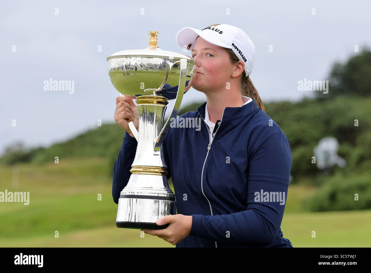 England's Lottie Woad kisses the trophy after winning the 2025 ISPS HANDA Women's Scottish Open ...