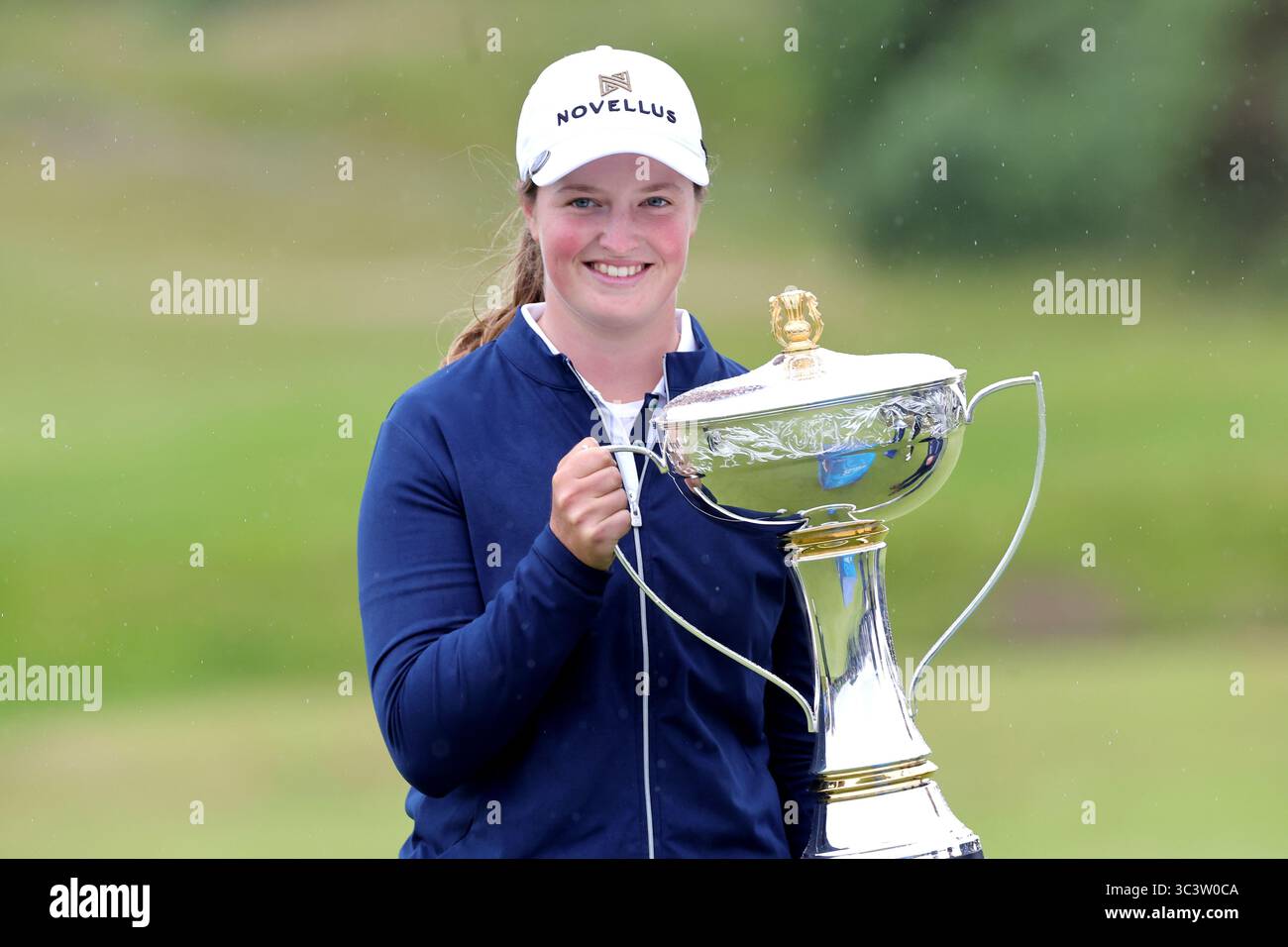 England's Lottie Woad holds the trophy after winning the 2025 ISPS ...