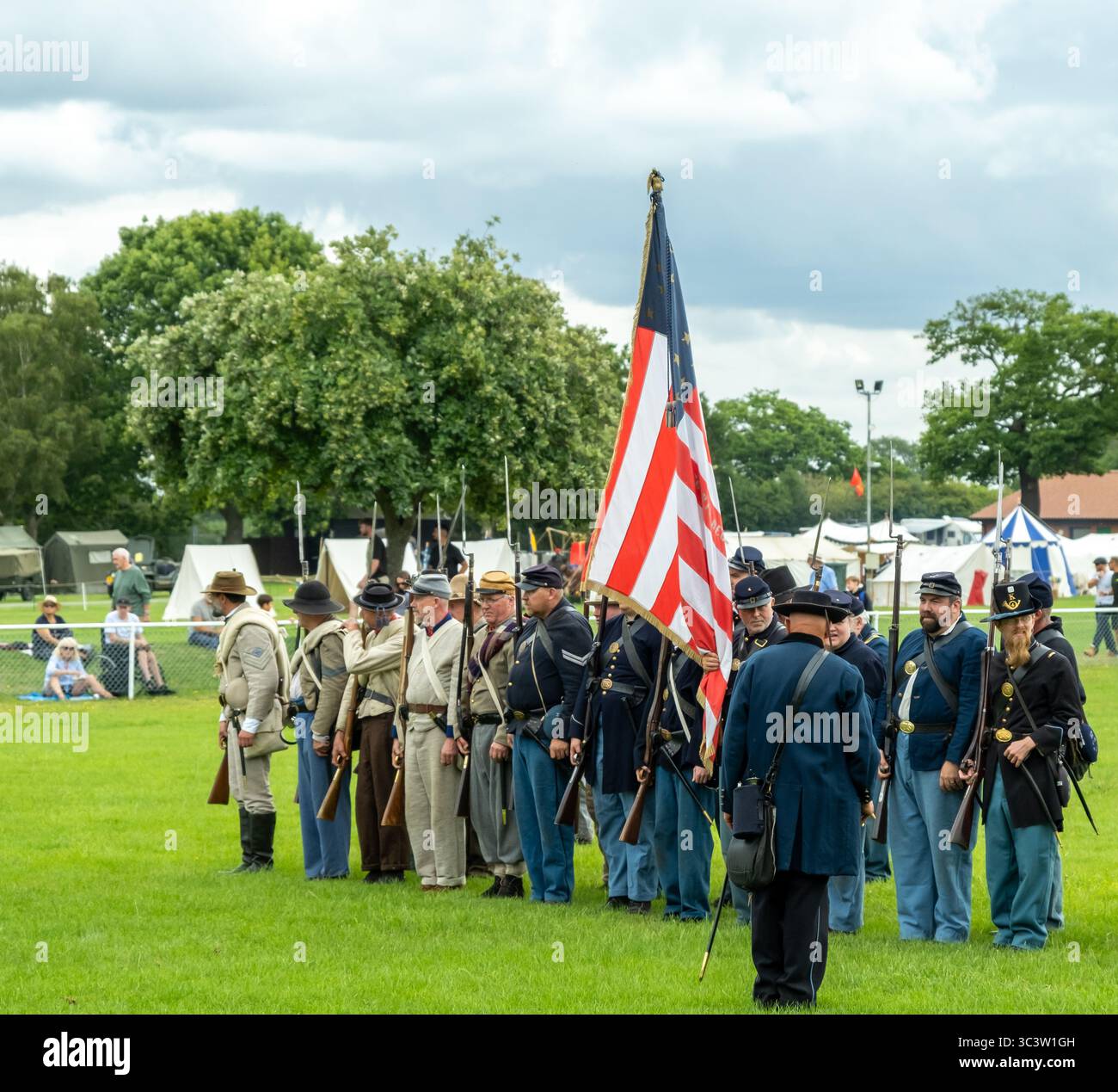 Us soldiers lined up hi-res stock photography and images - Alamy