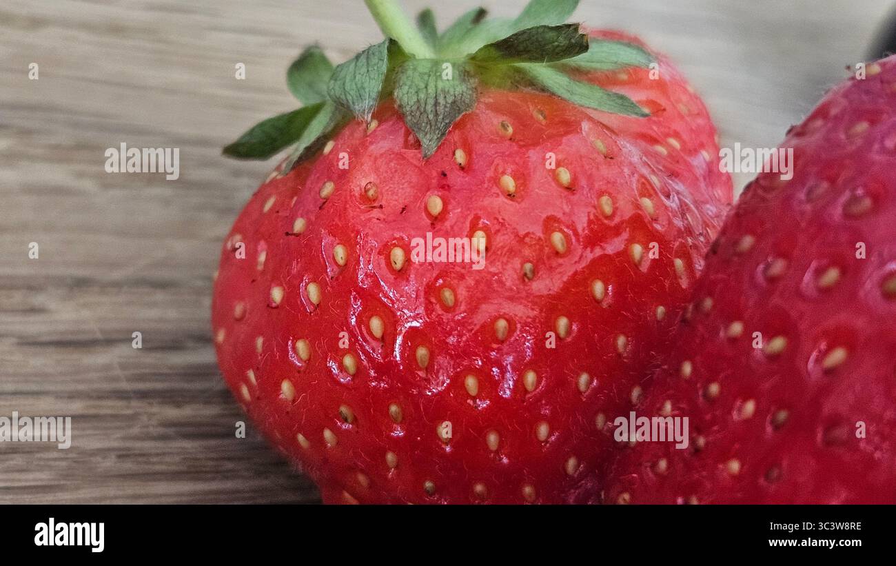 Dessert fresh fruits smartphone stock photos and images - Alamy