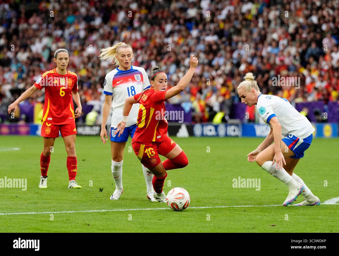 Spain's Athenea del Castillo (centre) gets past England's Alex ...