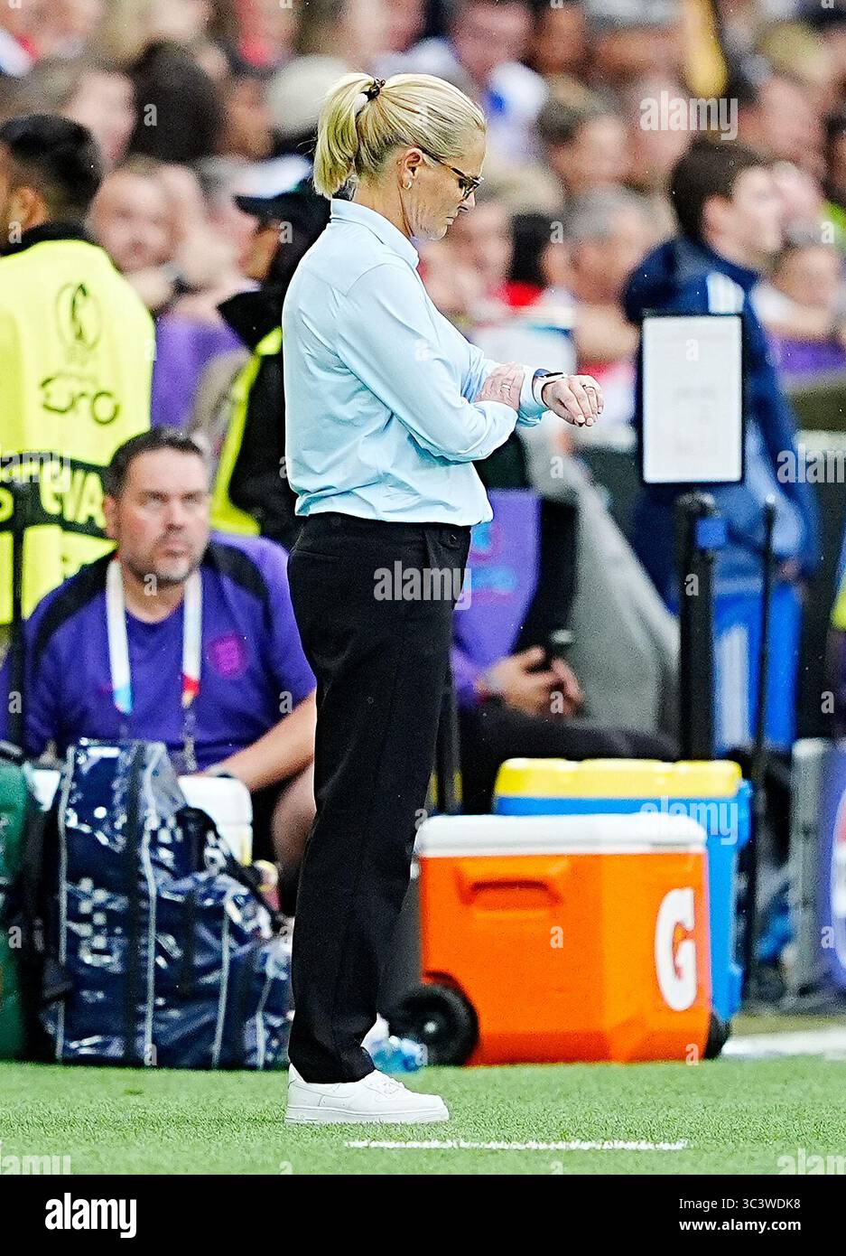 England manager Sarina Wiegman checks her watch on the touchline during ...