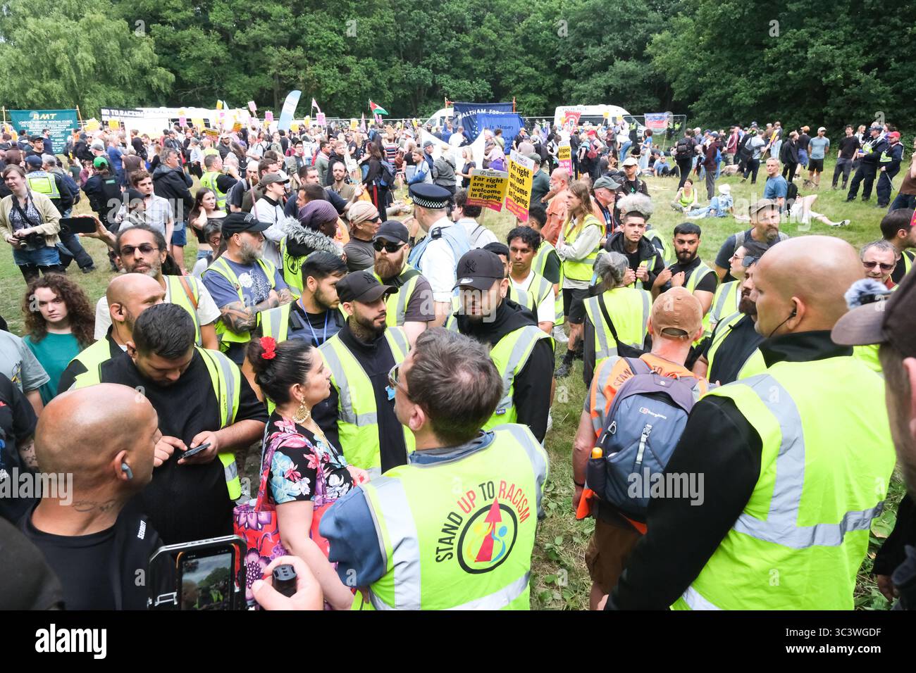 The Bell Hotel London Epping Forest, London, UK. 27th Jul 2025. Migrant ...