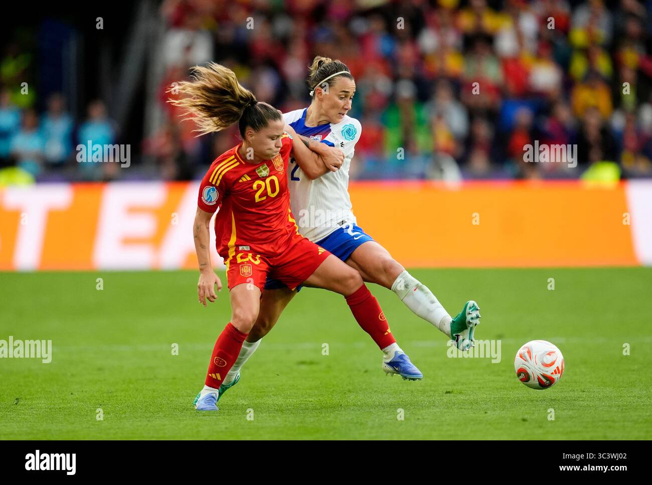 Spain's Claudia Pina (left) and England's Lucy Bronze (right) battle ...