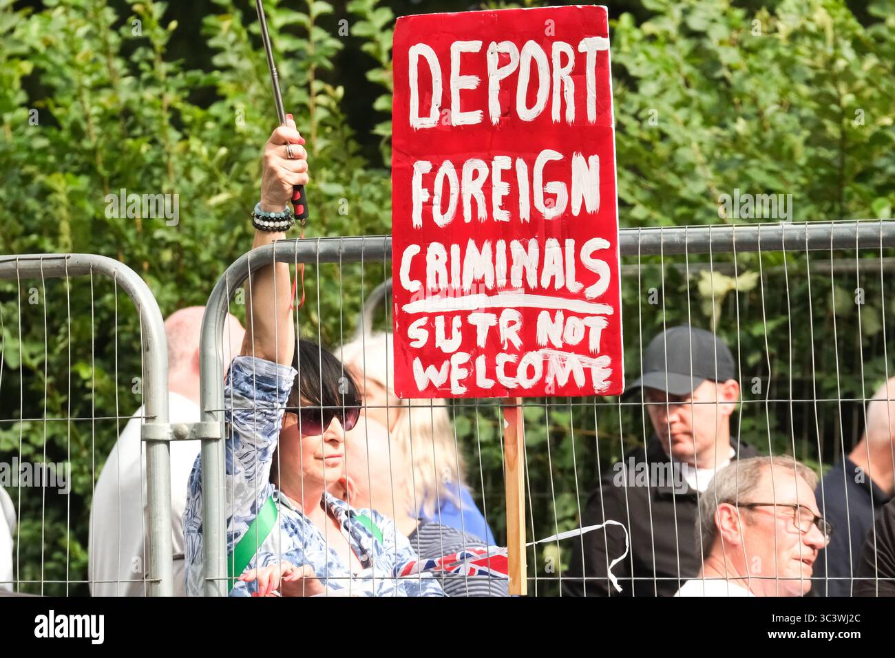 The Bell Hotel London Epping Forest, London, UK. 27th Jul 2025. Migrant ...
