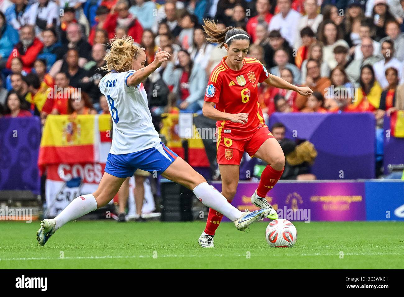 Aitana Bonmati (Spanien, #06) am Ball. Georgia Stanway (England, #08 ...