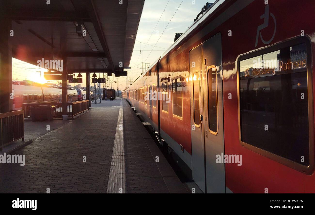 Zug, Züge, DB , Deutsche Bahn , Bahnhof , Reisen , Urlaub , Pendeln ...