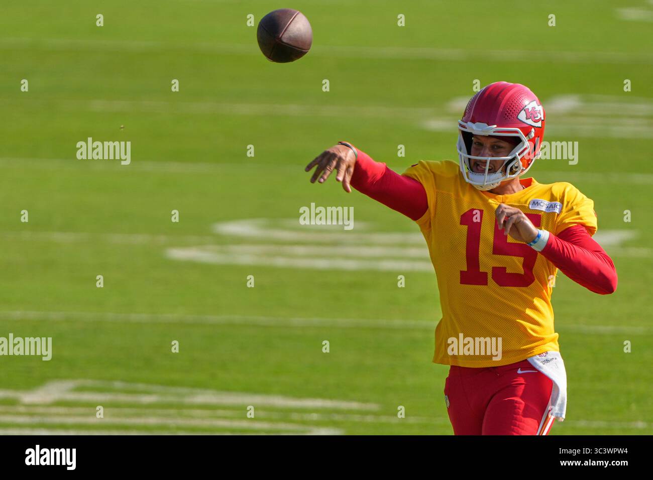 Kansas City Chiefs quarterback Patrick Mahomes (15) passes during Back ...