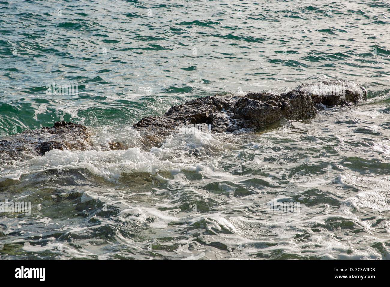 Dynamic seascape showing foamy white waves breaking and splashing ...