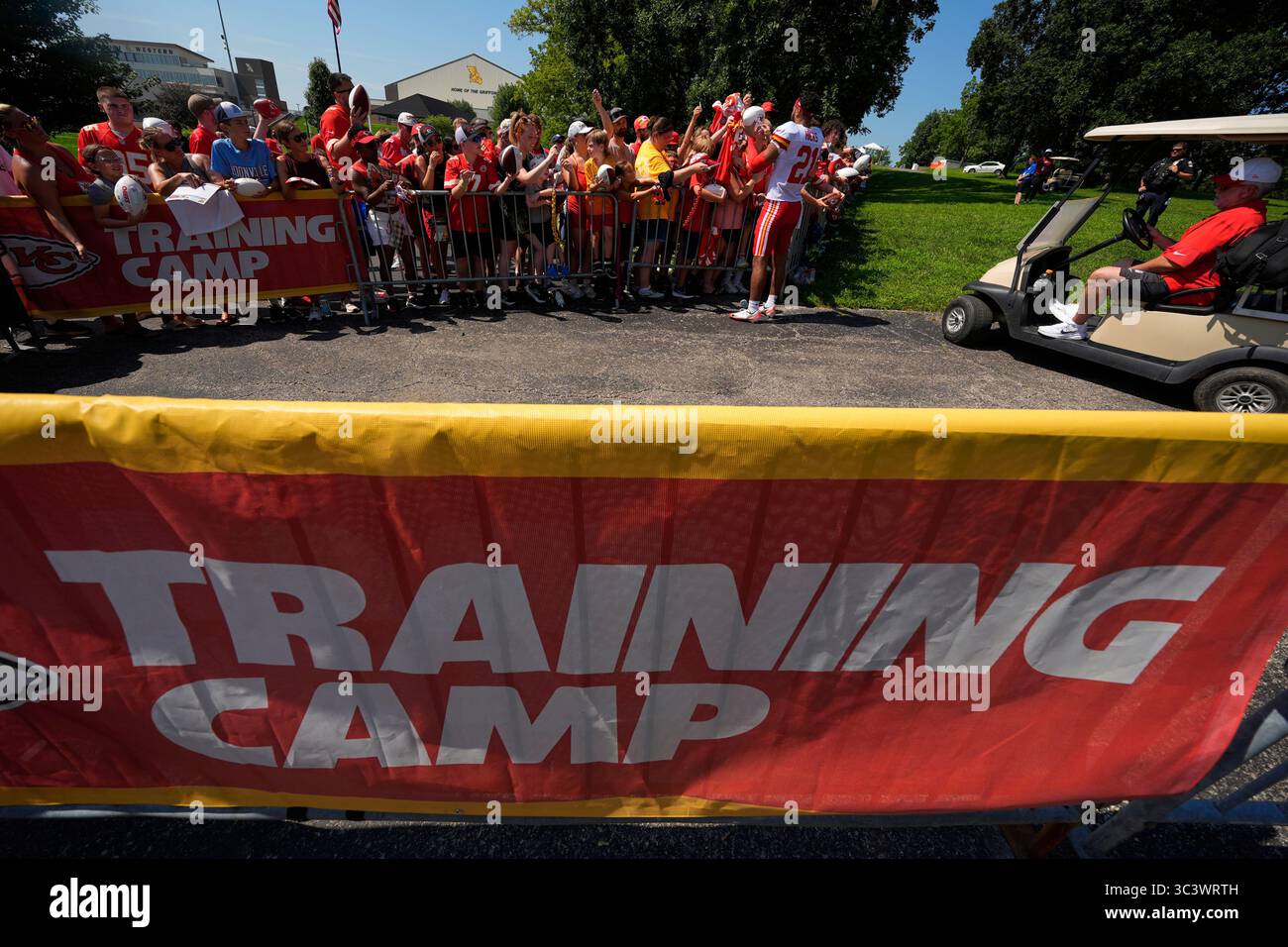 Kansas City Chiefs safety Jaden Hicks signs autographs during Back ...