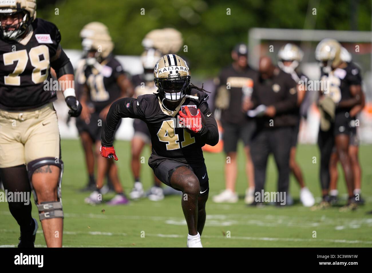 New Orleans Saints running back Alvin Kamara (41) goes through drills ...