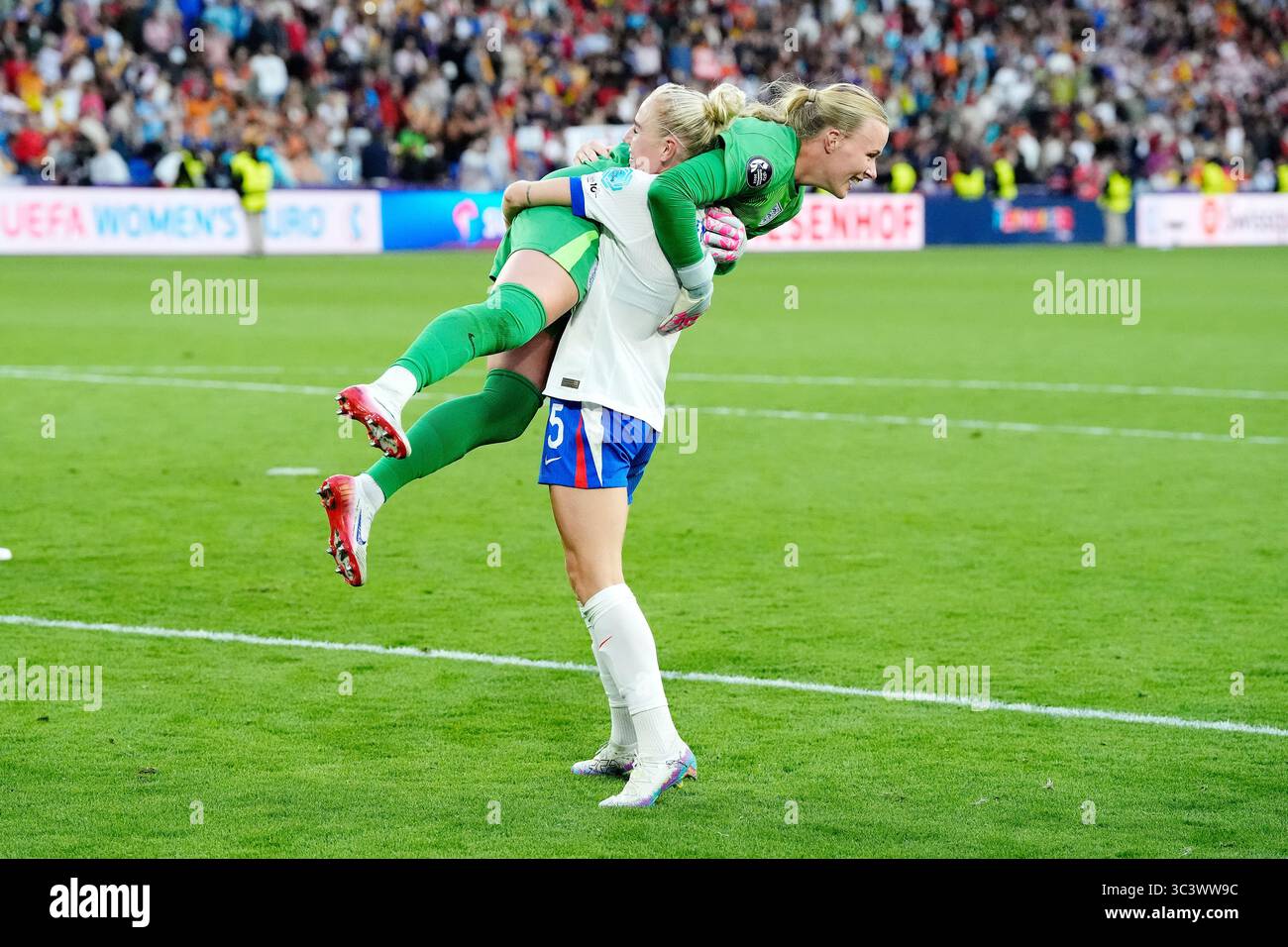 Women's uefa euros 2025 final england hi-res stock photography and ...