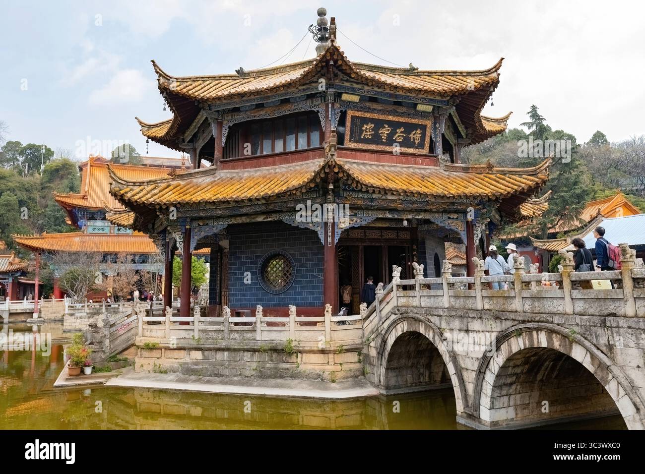 Yuantong Temple details, stone bridge and temple pagoda, Kunming China ...