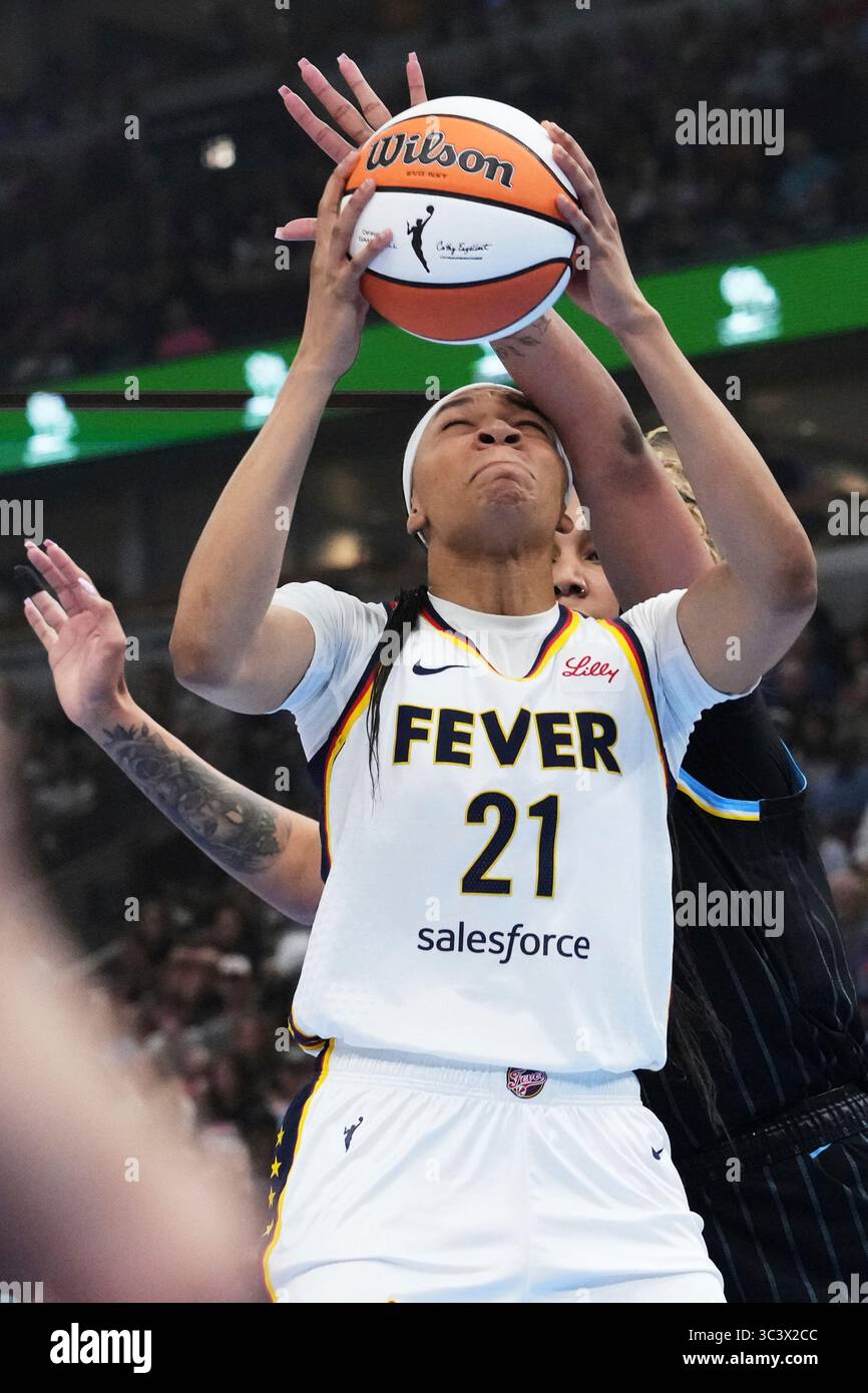 Indiana Fever forward Makayla Timpson shoots past Chicago Sky center ...
