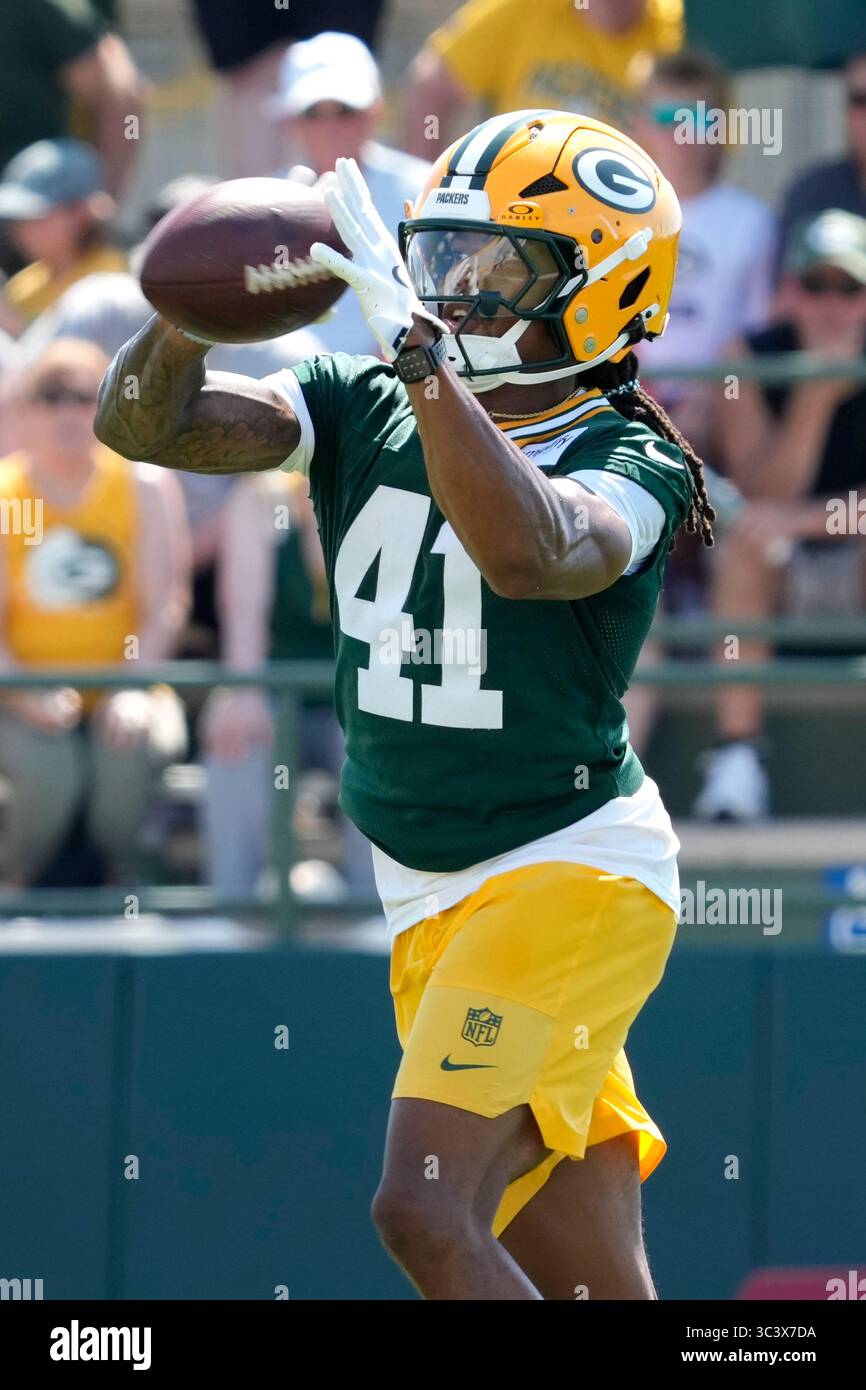 Green Bay Packers' Garnett Hollis Jr. catches a pass during an NFL football practice Sunday ...