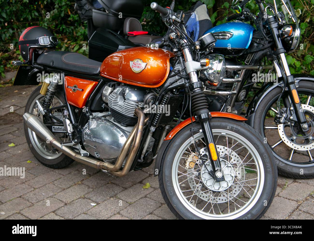 Royal enfield interceptor 650 bike hi-res stock photography and images ...