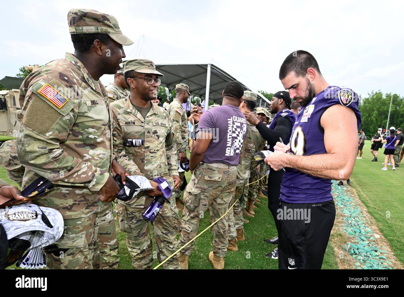 Baltimore Ravens tight end Mark Andrews (89) signs for fans after ...