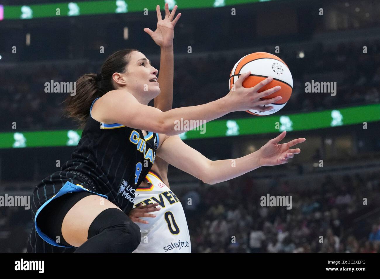 Chicago Sky guard Rebecca Allen, left, drives to the basket against ...