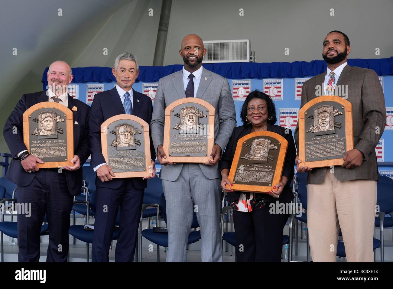 Baseball Hall of Fame inductees Billy Wagner, left, Ichiro Suzuki ...