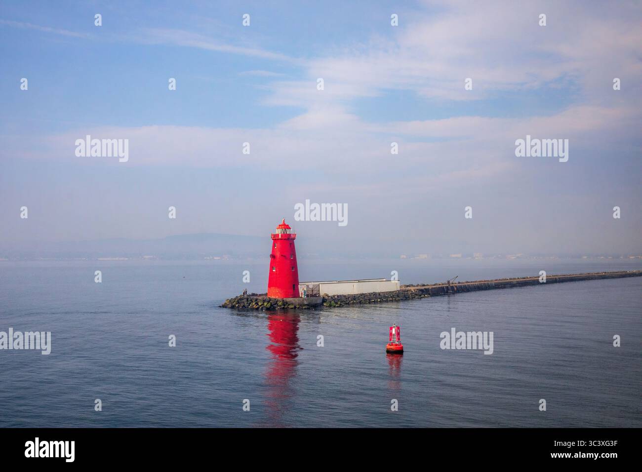 red lighthouse on south bull wall, dublin Stock Photo - Alamy