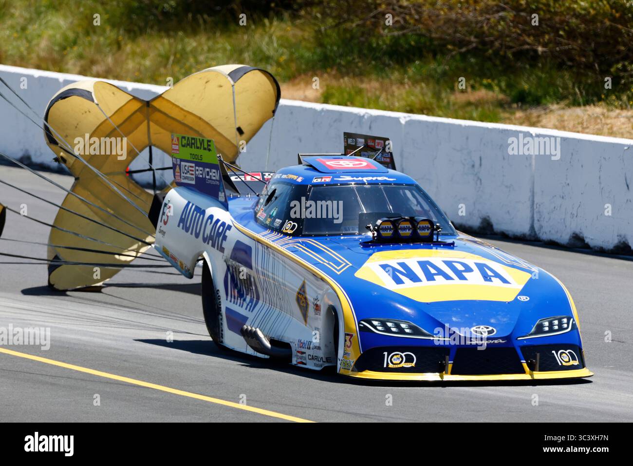 SONOMA, CA - JULY 27: Ron Capps (28 FC) NAPA Auto Parts NHRA Funny Car ...