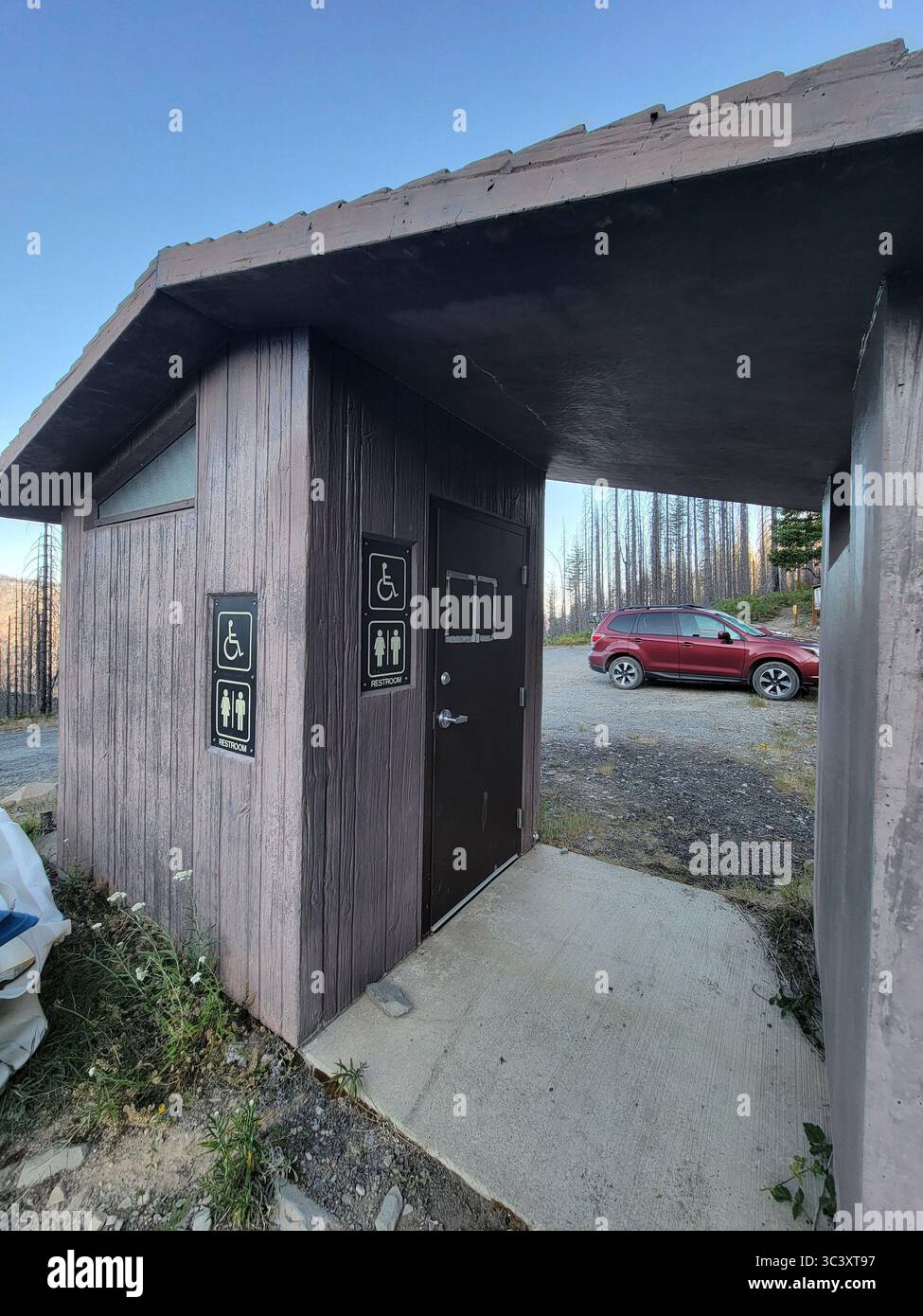 Public restroom at Whitewater Creek Trailhead parking lot in Oregon ...