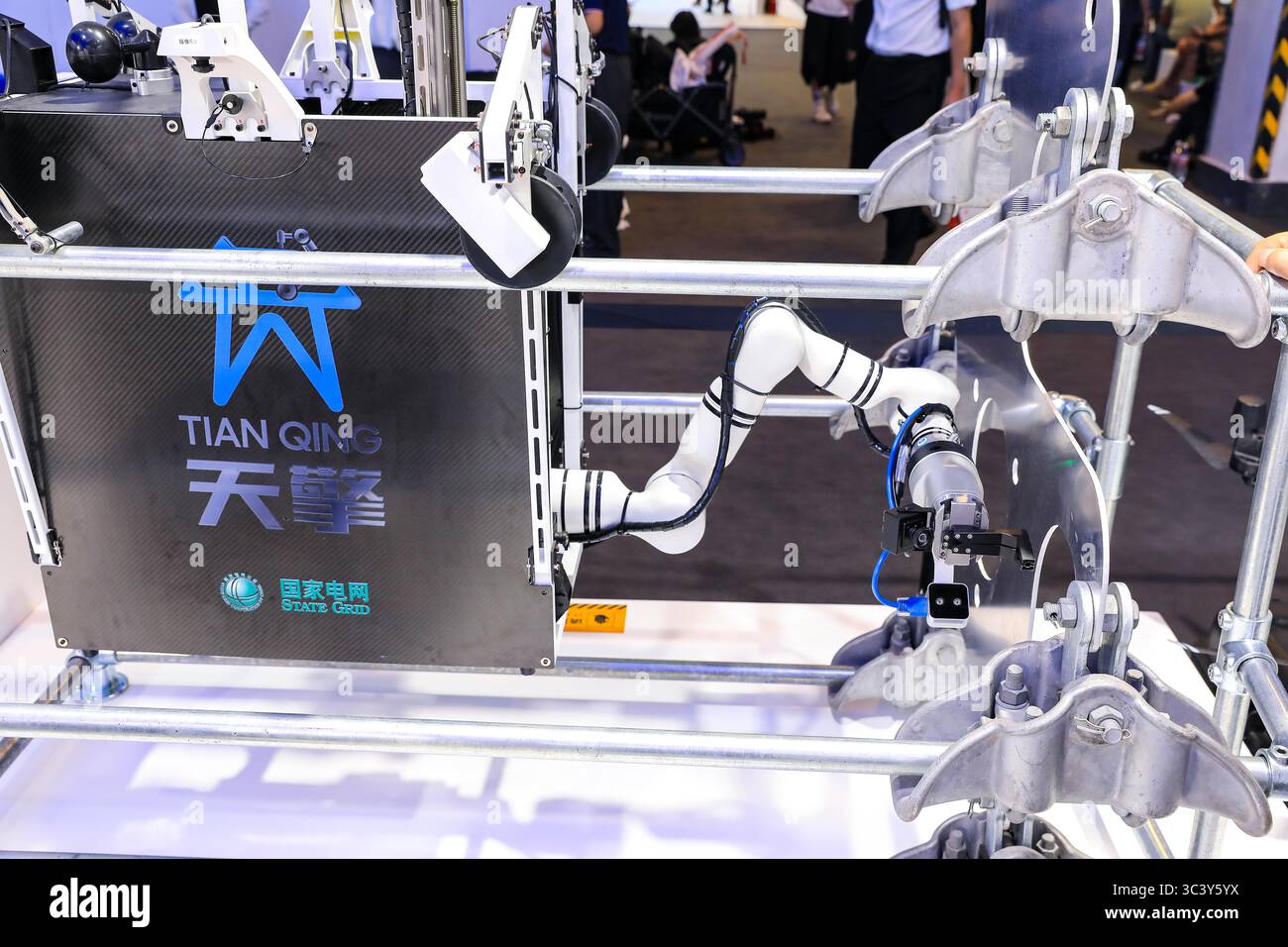 People visit the 2025 World AI Conference in Shanghai, China, 27 July ...