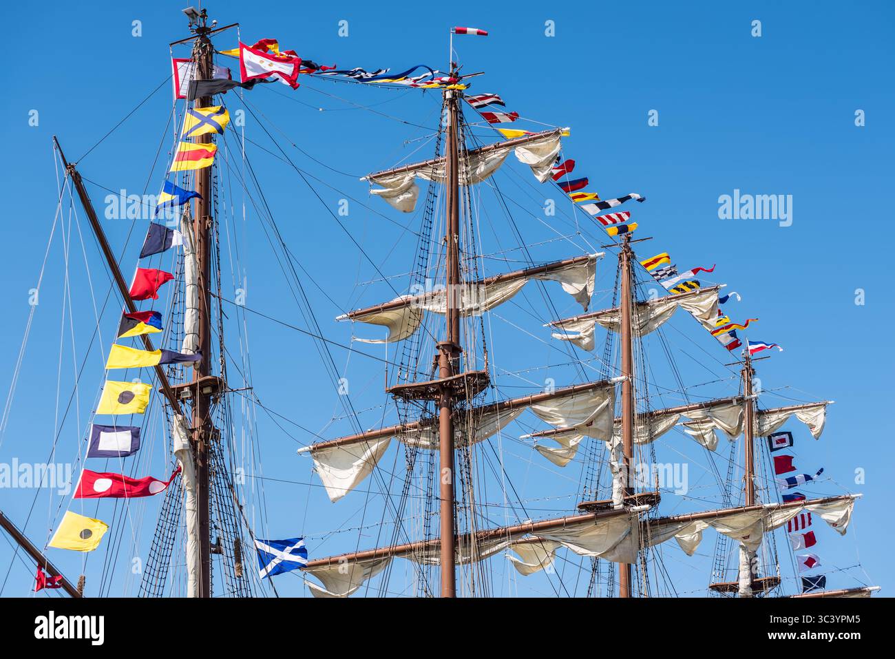 Mast and rigging of a Tall Ship with flags and sails Stock Photo - Alamy