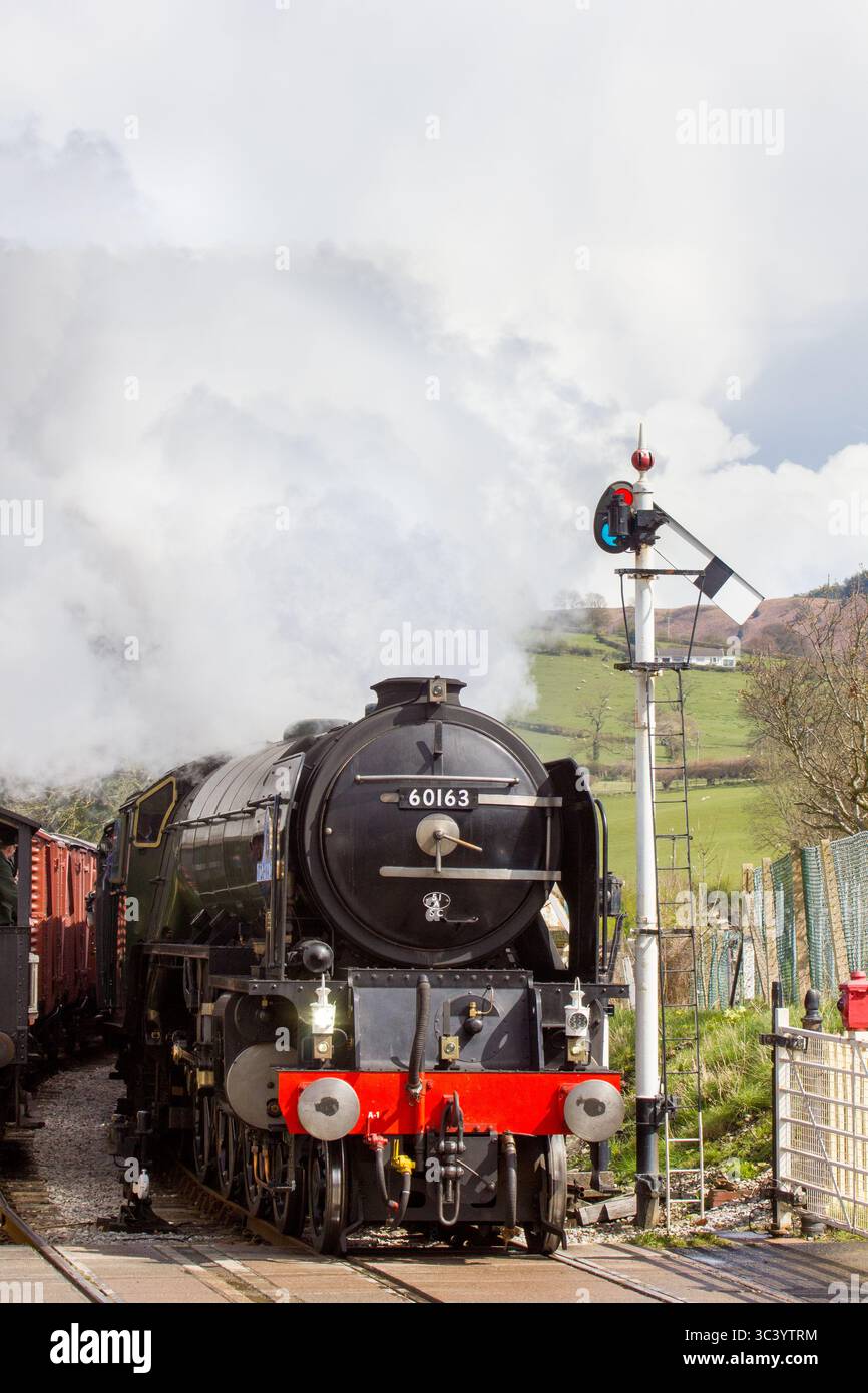 A steam loco on the Llangollen Railway in Wales Stock Photo - Alamy