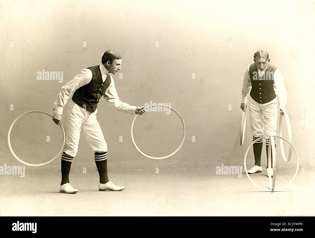 Ollie young juggler hi-res stock photography and images - Alamy