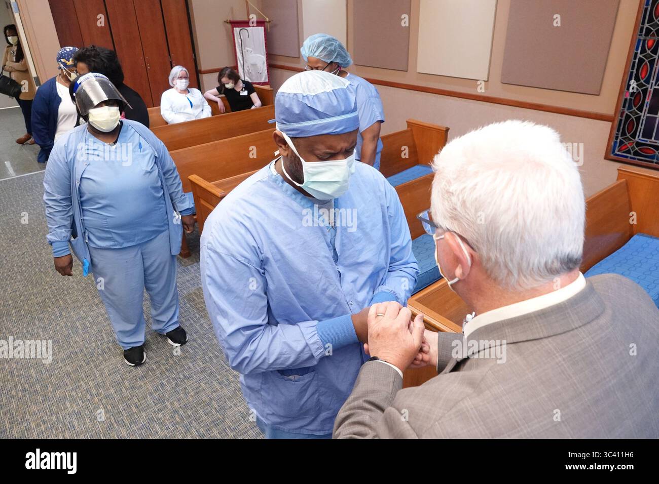 Chaplains on hand hi-res stock photography and images - Alamy