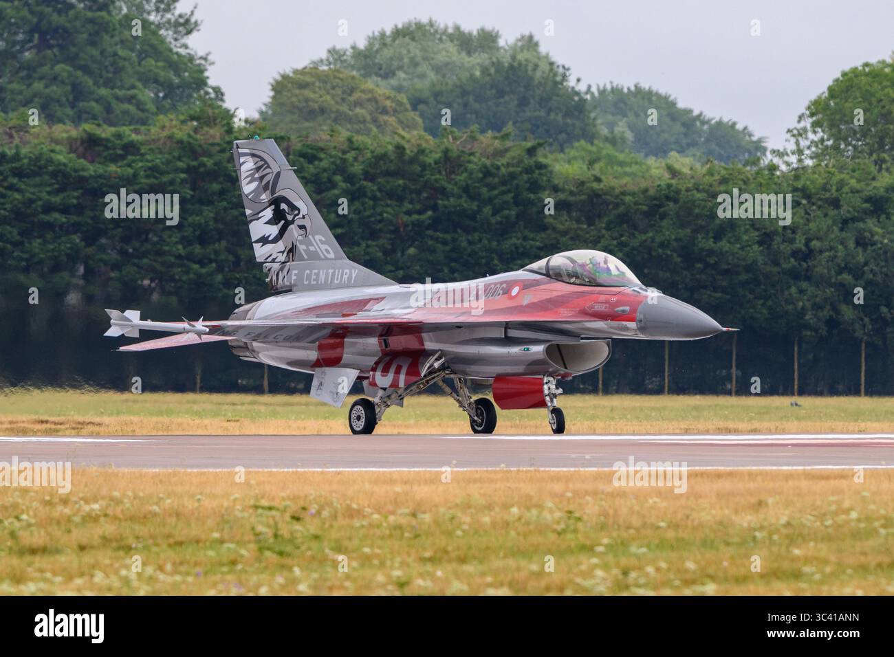 Royal Danish Air Force F-16 fighter jet Stock Photo - Alamy